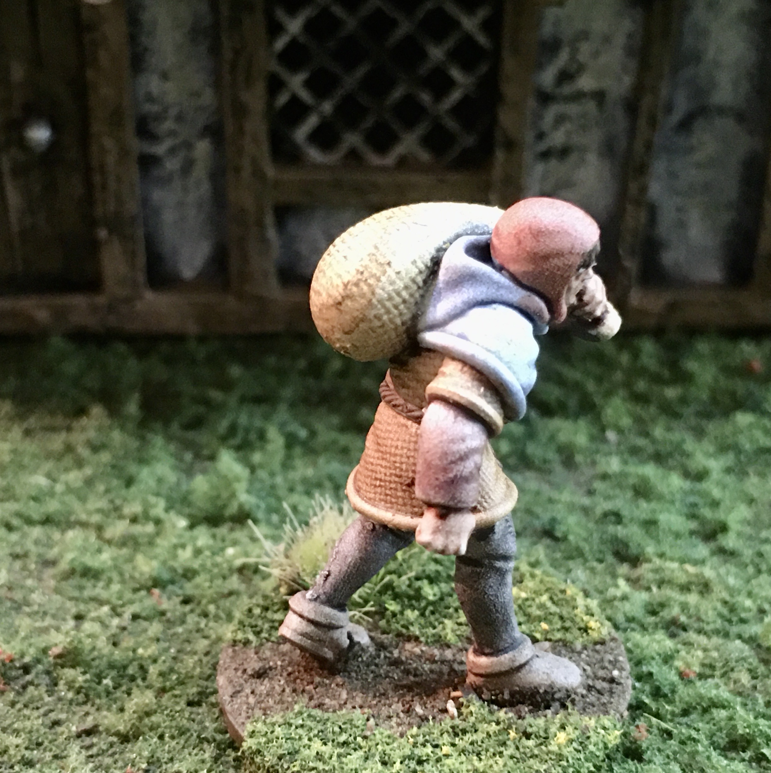 Peasant with sack - Sally 4th 28mm Fantasy & Gaming Miniatures